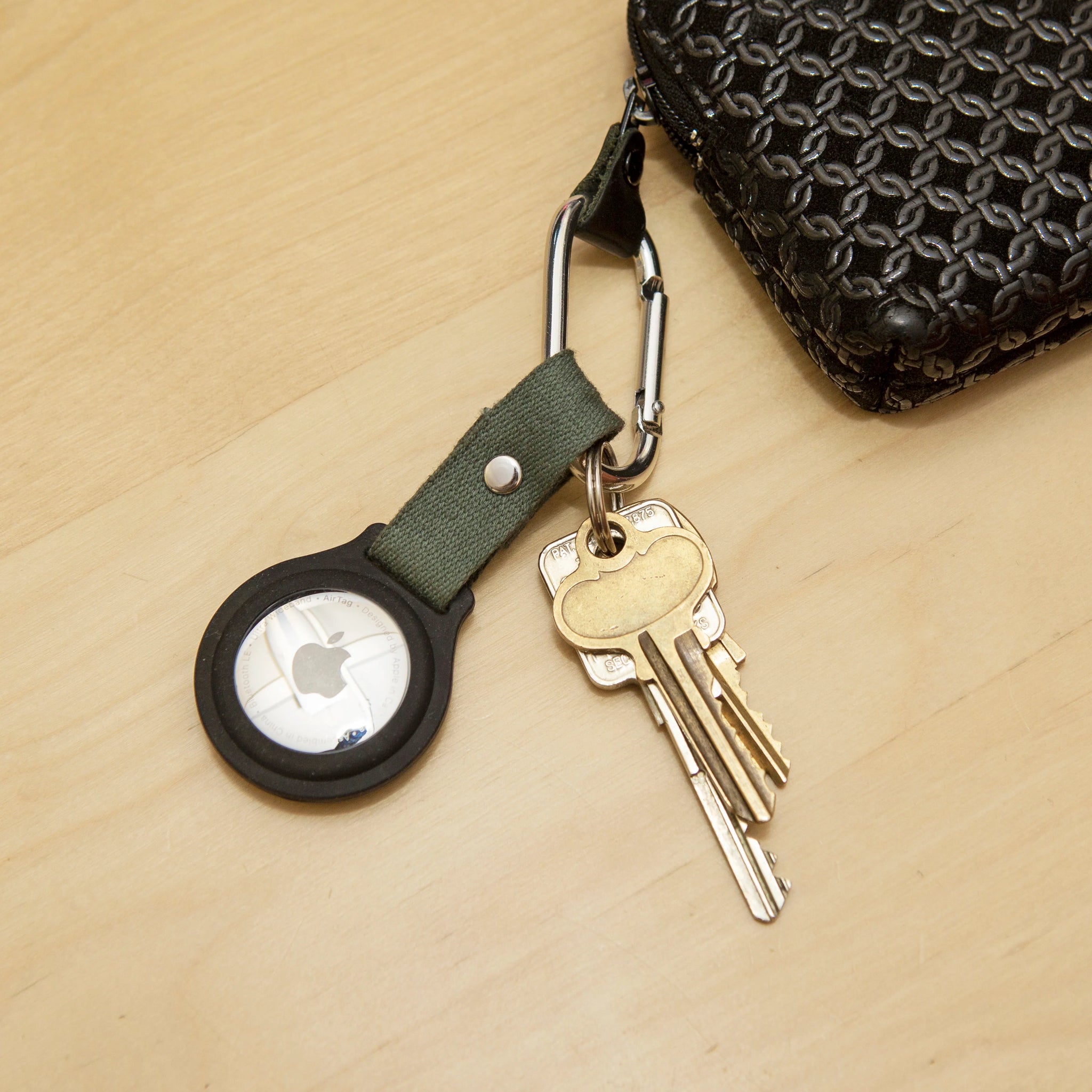 Tracker Travel Clip Keyring – CASHMERE GOOSE